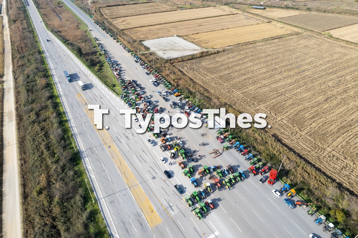Εικόνες από drone στο μπλόκο των αγροτών στη Θεσσαλονίκη – Έρχονται εξελίξεις | Typosthes