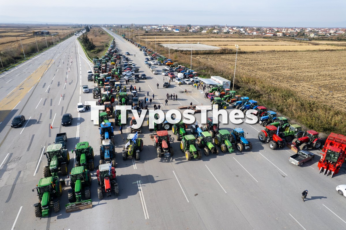 Εικόνες από drone στο μπλόκο των αγροτών στη Θεσσαλονίκη – Έρχονται εξελίξεις | Typosthes