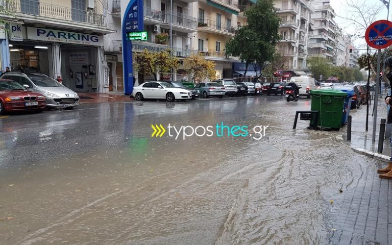 Θεσσαλονίκη: Δρόμοι… «ποτάμια», έπεσαν δέντρα και τέντες! (ΦΩΤΟ ...