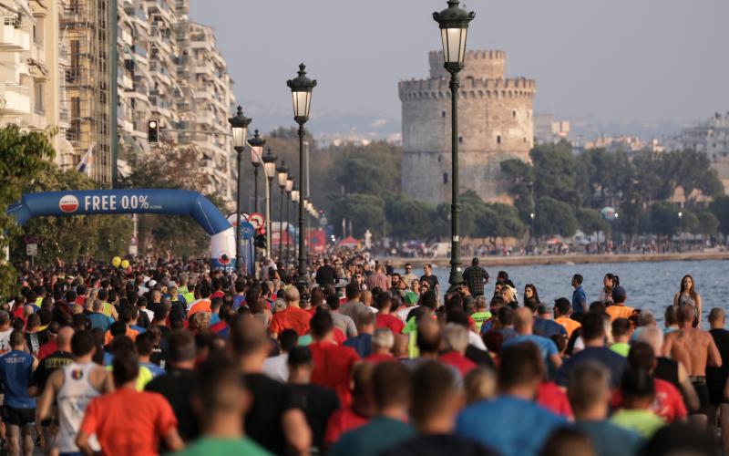 Θεσσαλονίκη: Νυχτερινό πάρτι με 20.000 δρομείς - Οι νικητές | Typosthes