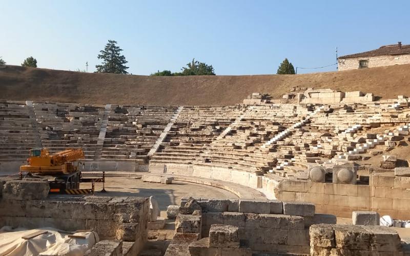 Ολοκληρώνεται η αποκατάσταση του Αρχαίου Θεάτρου στη Λάρισα | Typosthes