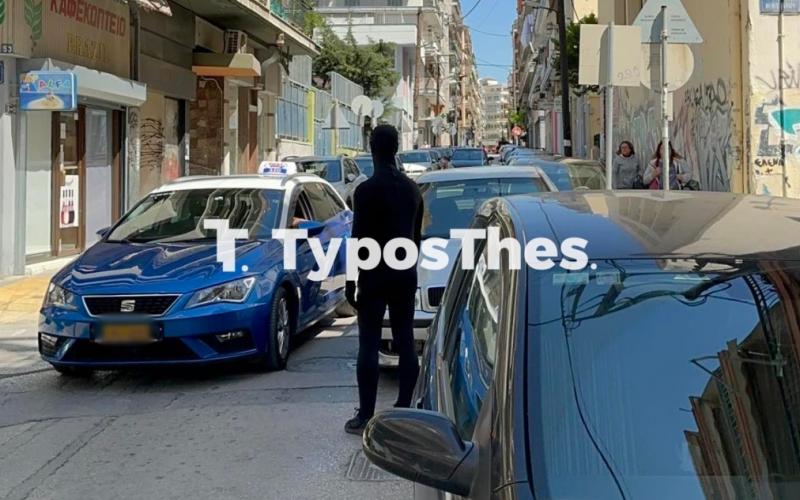 Ο άνθρωπος - σκιά στους δρόμους της Θεσσαλονίκης (ΦΩΤΟ + VIDEO) | Typosthes