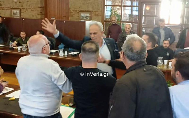 Βέροια: «Ρινγκ» το Δημοτικό Συμβούλιο - Πήγαν να πιαστούν στα χέρια ...