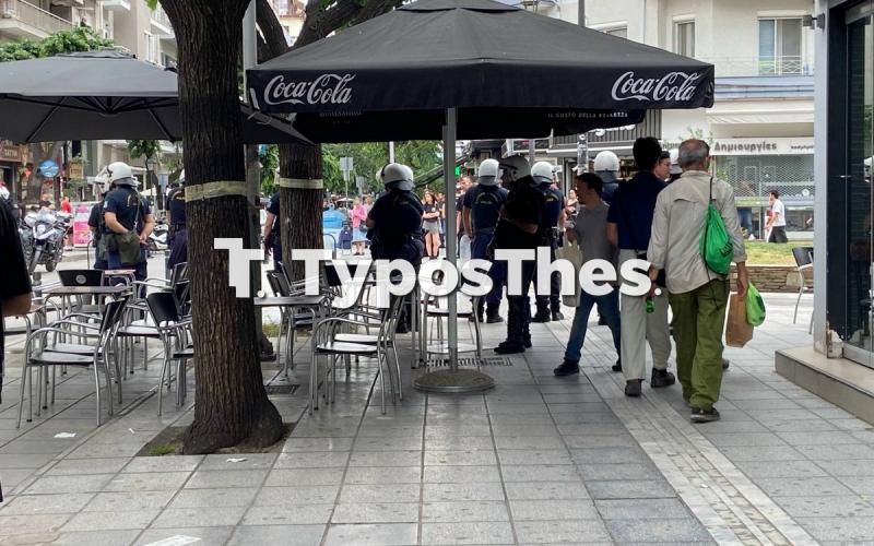 ΠΡΙΝ ΛΙΓΟ: Ένταση και 14 προσαγωγές στη Θεσσαλονίκη | Typosthes