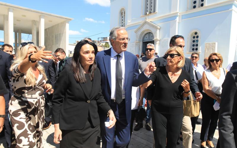 Πλήθος κόσμου και συγκίνηση στο μνημόσυνο για τη Λένα Σαμαρά (VIDEO ...