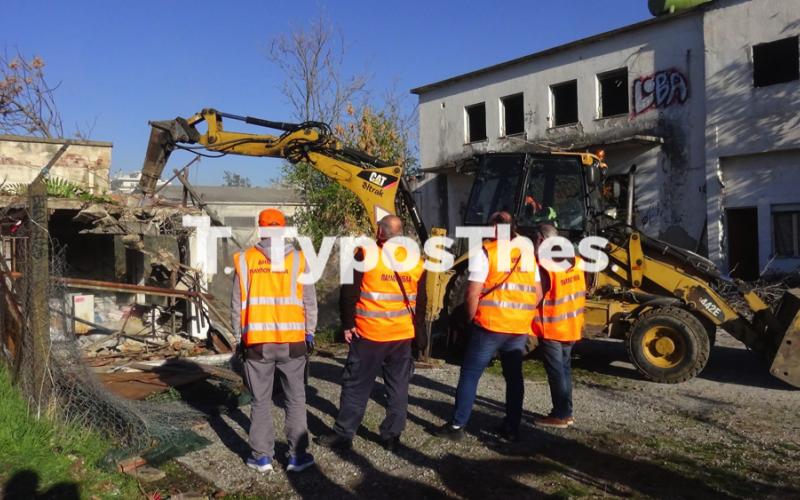 Θεσσαλονίκη: Μπουλντόζες κατεδαφίζουν την ΑΓΝΟ – Τέλος η «βόμβα» 33 ...