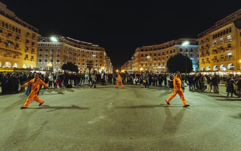 Θεσσαλονίκη: Η performance που μαγνητίζει το βλέμμα και σήμερα στην ...